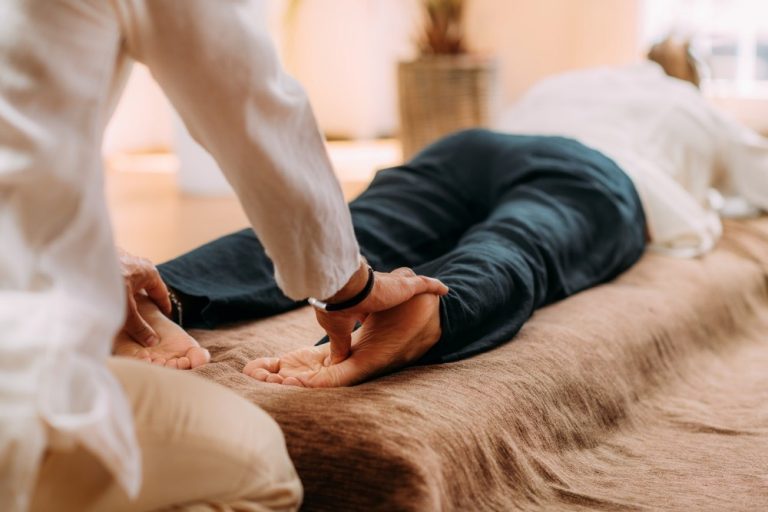 Shiatsu | Wissenswertes zur Behandlung, Anwendung & Wirkung